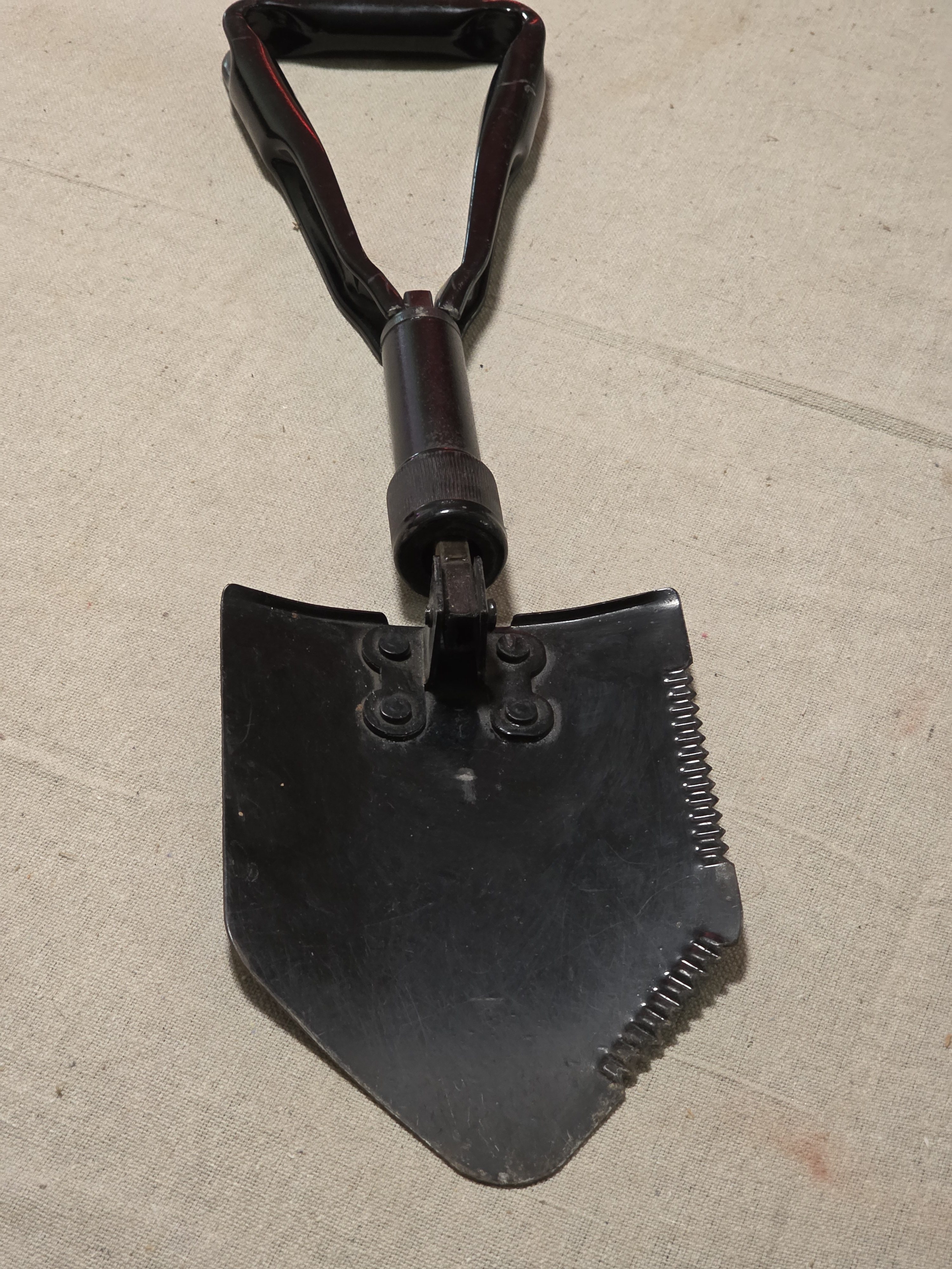 military-e-tool-folding-shovel-molle-pouch-ucp